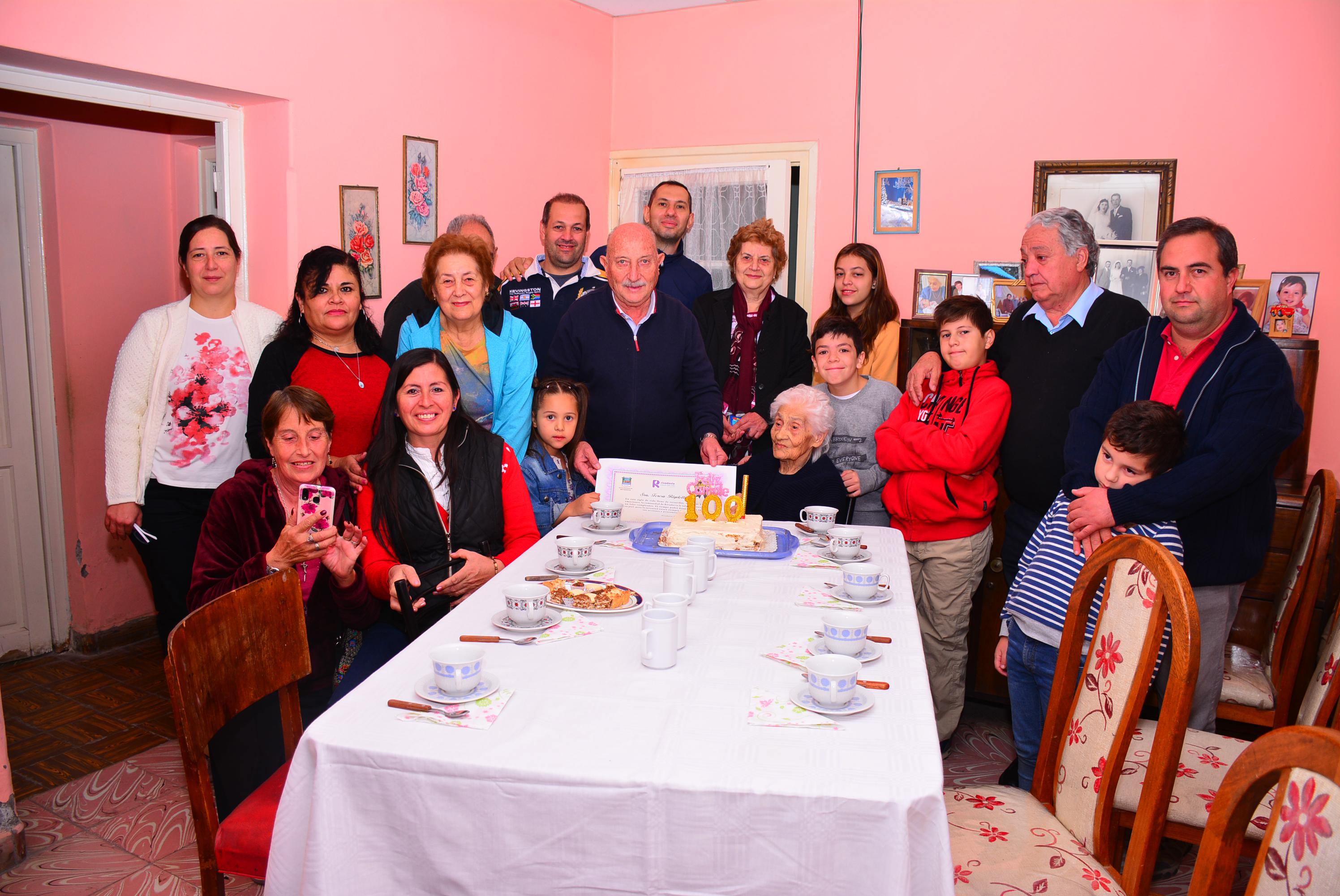 ¡FELICES 100 AÑOS YOLANDA!