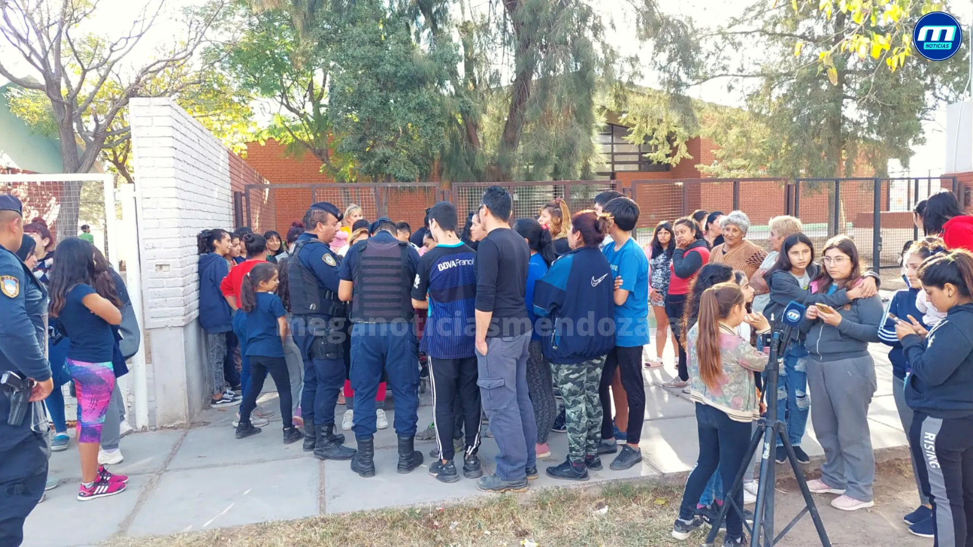 UN NIÑO HABRÍA ASISTIDO ARMADO A LA ESCUELA CAHIZA DEL BARRIO GÜEMES